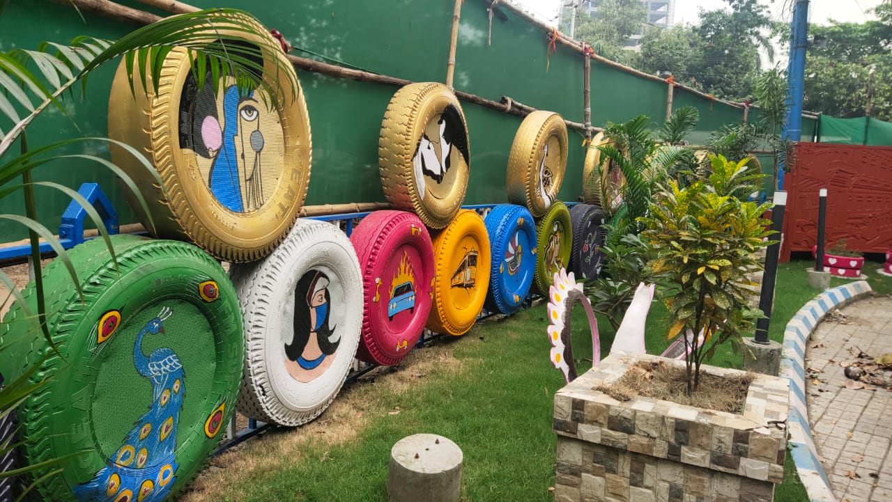 Kolkata Tyre Park: పాత టైర్లతో అద్భుతమైన పార్క్... చూసి తీరాల్సిందే ...