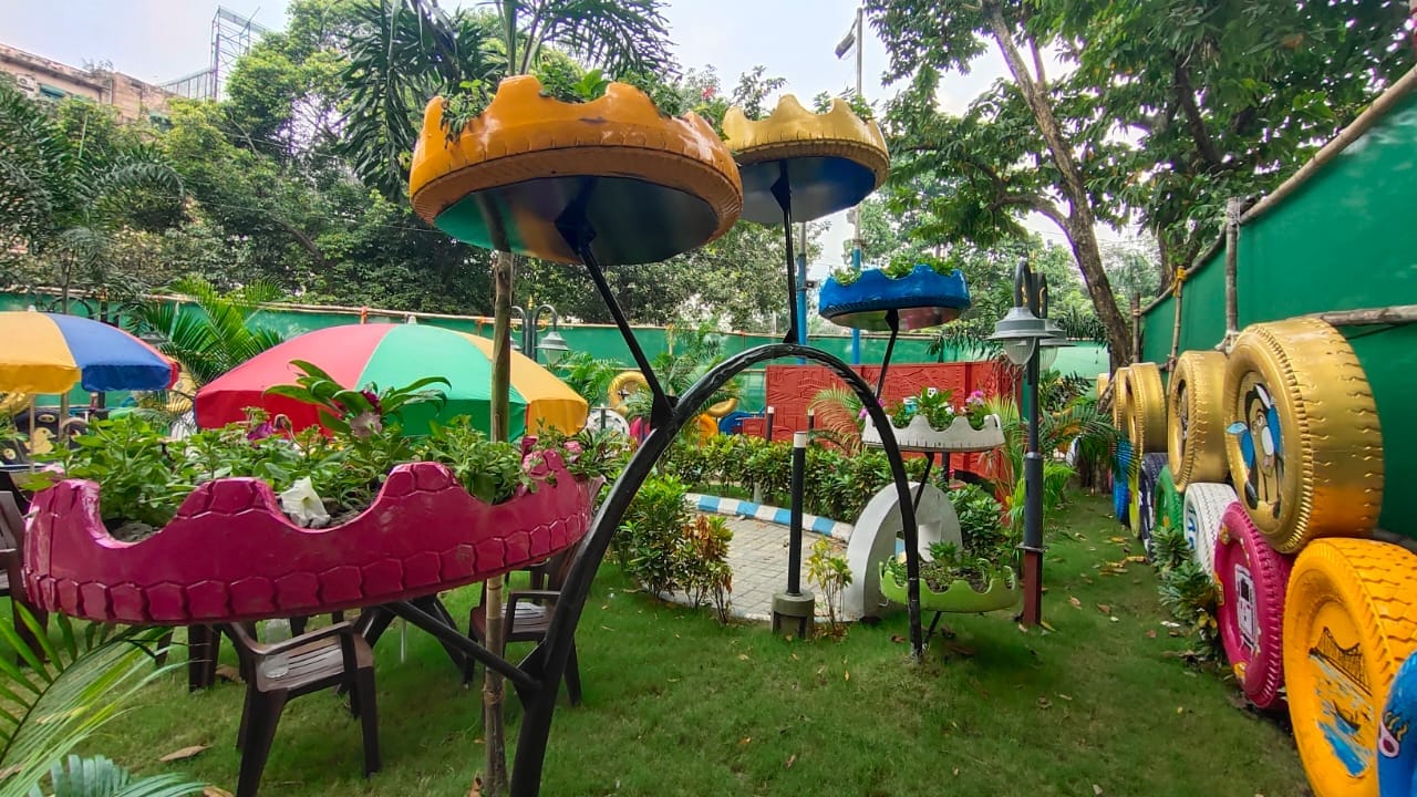 Kolkata Tyre Park: పాత టైర్లతో అద్భుతమైన పార్క్... చూసి తీరాల్సిందే ...