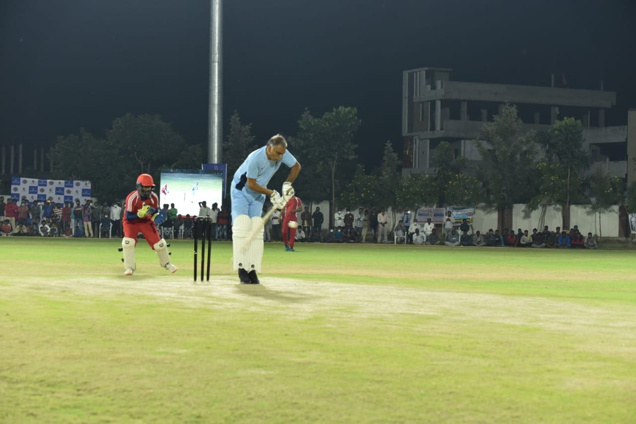 స్క్వేర్ కట్, కవర్ డ్రైవ్, డిఫెన్స్.. హరీశ్ రావు కెప్టెన్ ఇన్నింగ్స్ ...