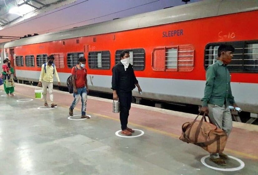 IRCTC PNR Status: ట్రైన్‌లో మీ బెర్త్ స్టేటస్ వాట్సప్‌లో తెలుసుకోవచ్చు ...