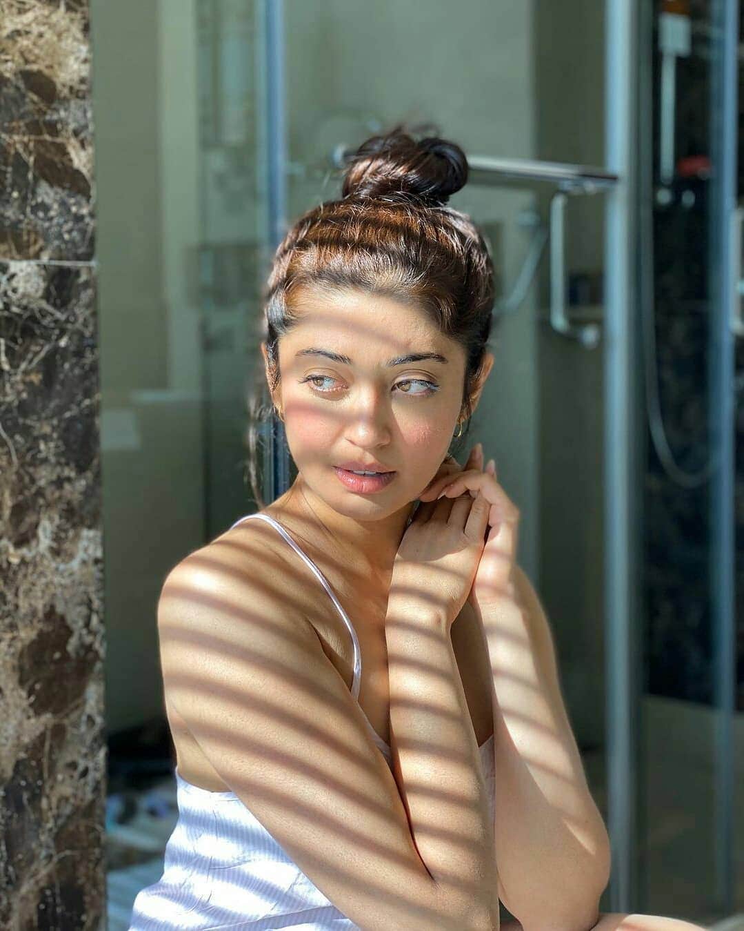 Pranitha Subhash: స్నానం చేస్తూ ఫొటోలా.. ప్రణీత సుభాష్ తీరుపై విమర్శలు ...