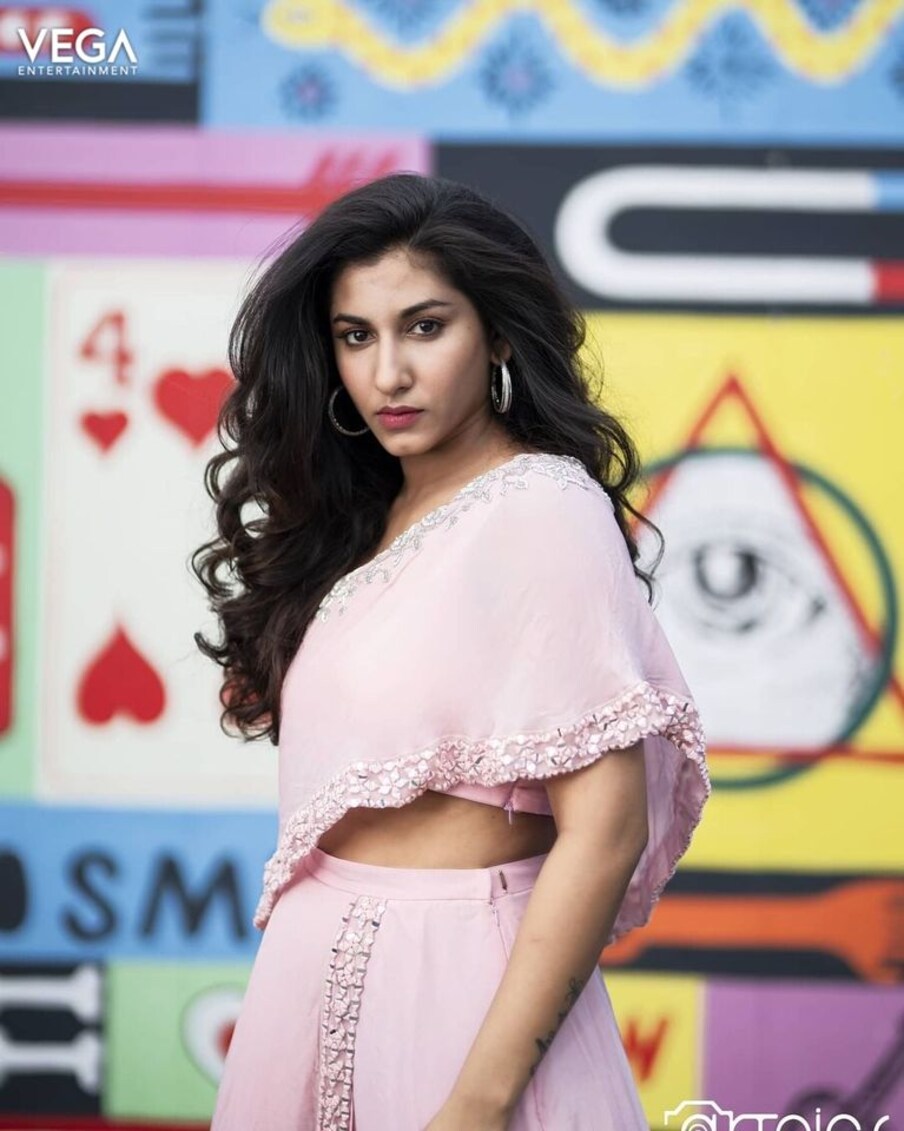 Anchor Vishnupriya : అందాల డోస్ పెంచిన యాంకర్ విష్ణుప్రియ... అదిరిన ...