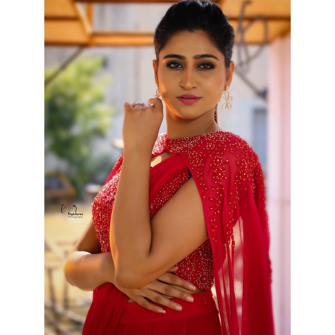 News18 Telugu - Anchor Varshini: యెల్లో డ్రెస్‌లో యాంకర్ వర్షిణి హాట్ ...