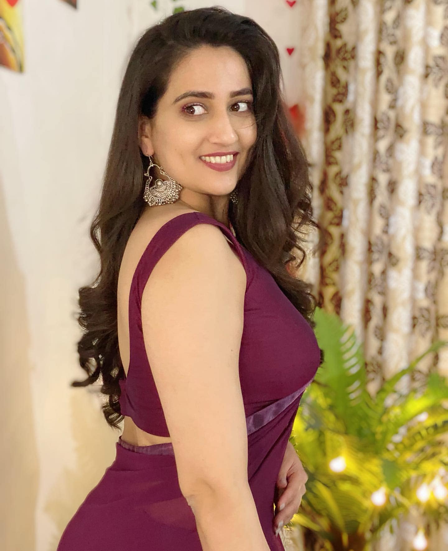 యాంకర్ మంజూష అదిరేటి అందాలు.. పర్పుల్ కలర్ చీరలో కేక పెట్టిస్తోందిగా ...