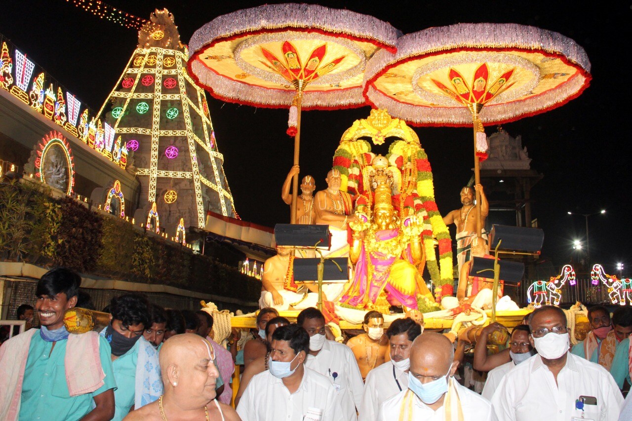 Tirumala Garuda Seva: తిరుమలలో వైభవంగా పౌర్ణమి గరుడసేవ.. శ్రీవారి సేవలో ...