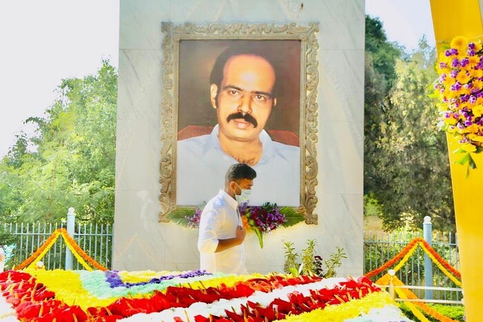 Paritala Ravindra Death Anniversary: పరిటాల రవి వర్ధంతి.. మనవడిని ...