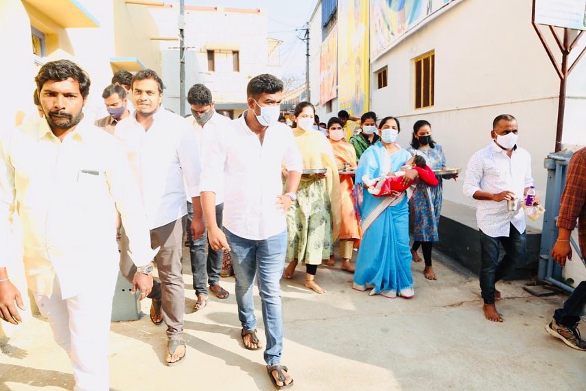 Paritala Ravindra Death Anniversary: పరిటాల రవి వర్ధంతి.. మనవడిని ...