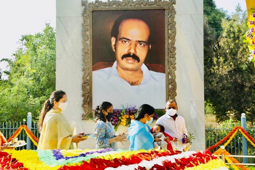 Paritala Ravindra Death Anniversary: పరిటాల రవి వర్ధంతి.. మనవడిని ...