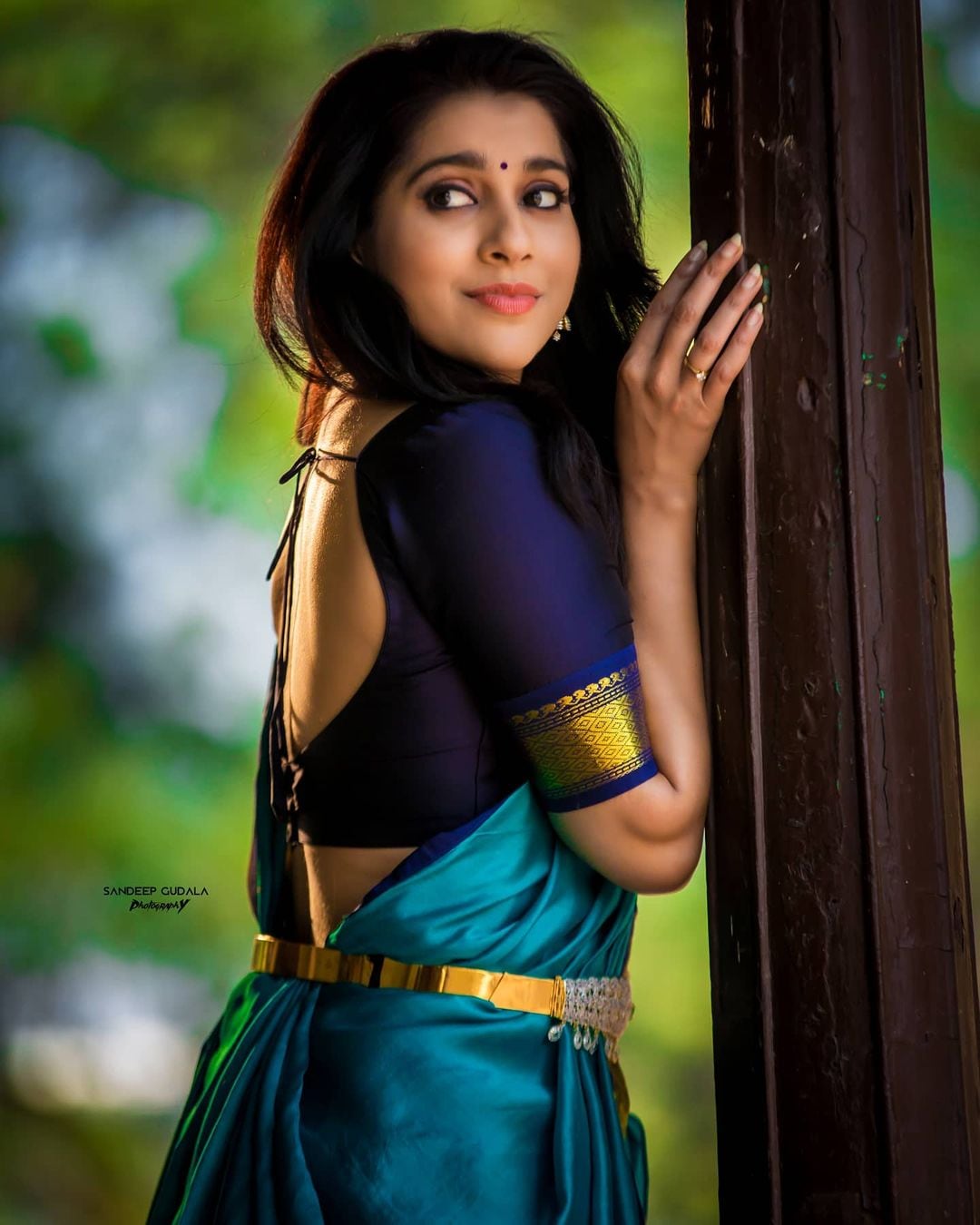 Anchor Rashmi gautam looks stunning in traditional look, Rashmi Gautam ...