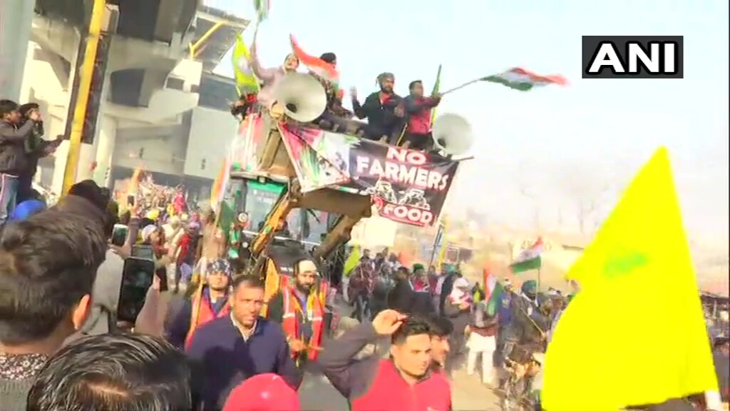 Tractor rally: ఢిల్లీ సరిహద్దులకు వచ్చేసిన ట్రాక్టర్ ర్యాలీ... ఫొటోలు ...