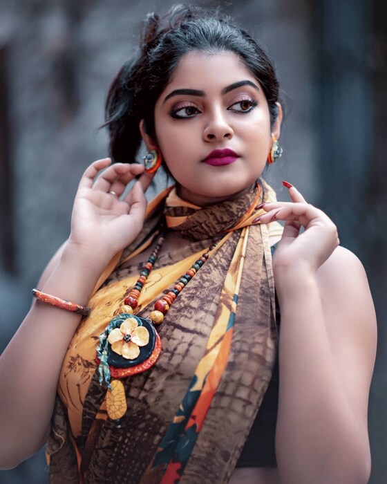 వామ్మో... ఈ బెంగాలీ భామను చూశారా... చూపులతోనే చంపేస్తుంది.