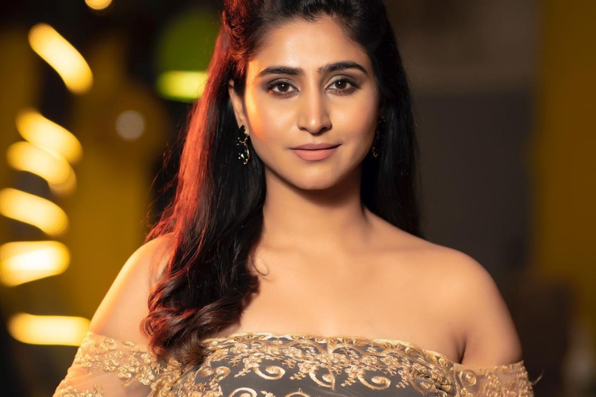 అది నడుమా..అయస్కాంతమా...వర్షిణి అందాలకు హైపర్ ఆది ఊపిరి ఆగిపోవాల్సిందే.. – News18 తెలుగు