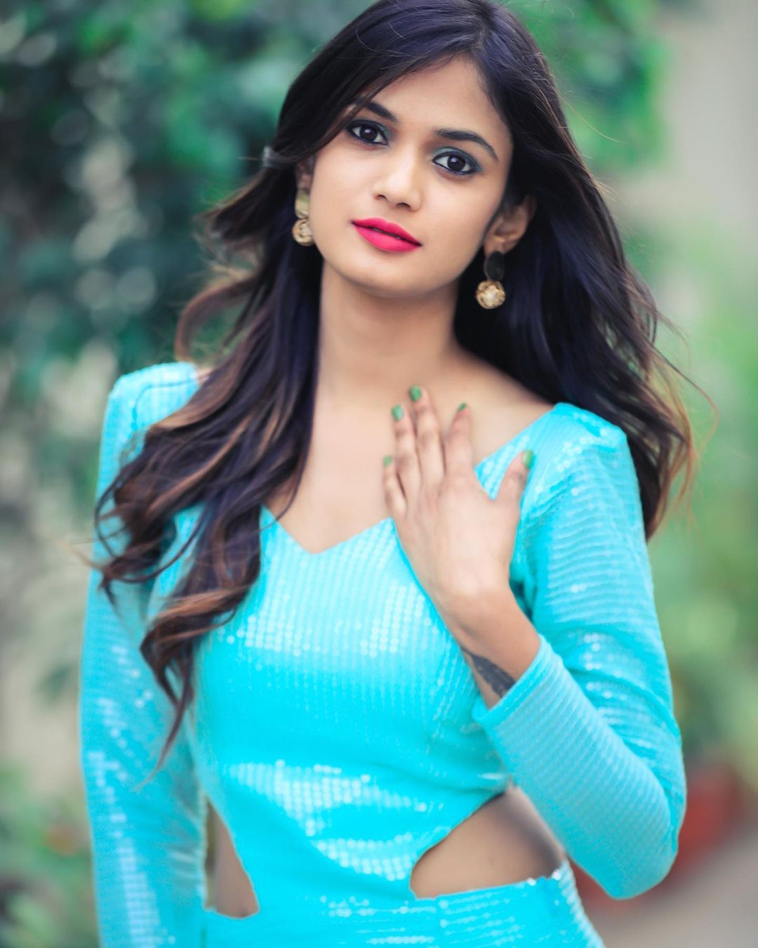 Ariyana Glory : స్కై బ్లూ డ్రెస్‌లో అరియానా... ఫిదా చేస్తోన్న బిగ్ బాస్ ...