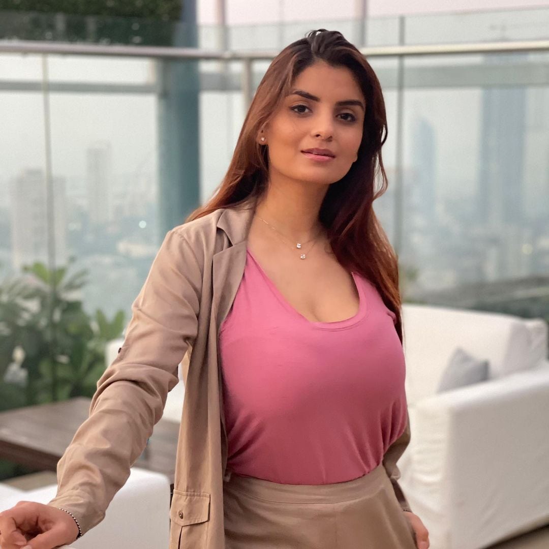 Anveshi Jain: ప్యాంట్ విప్పేసి రచ్చచేసిన అన్వేషి.. ఈ బ్యూటీ అన్నీ ...