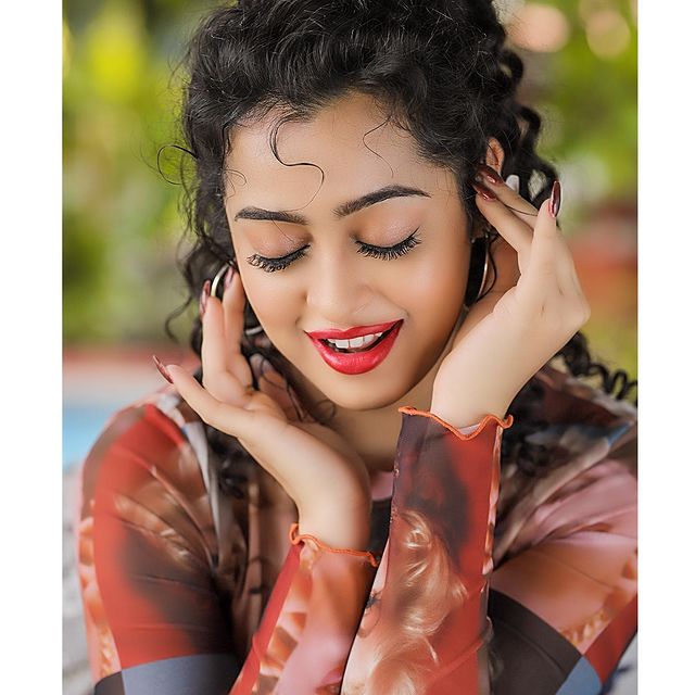 Apsara Rani: టవల్‌తో అందాలను దాచిన అప్సర.. మత్తెక్కించే పోజులతో రచ్చ ...