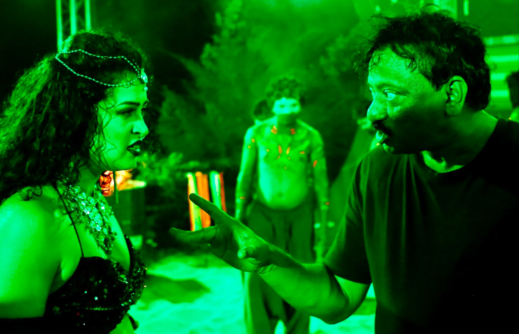 Apsara Rani: టవల్‌తో అందాలను దాచిన అప్సర.. మత్తెక్కించే పోజులతో రచ్చ ...