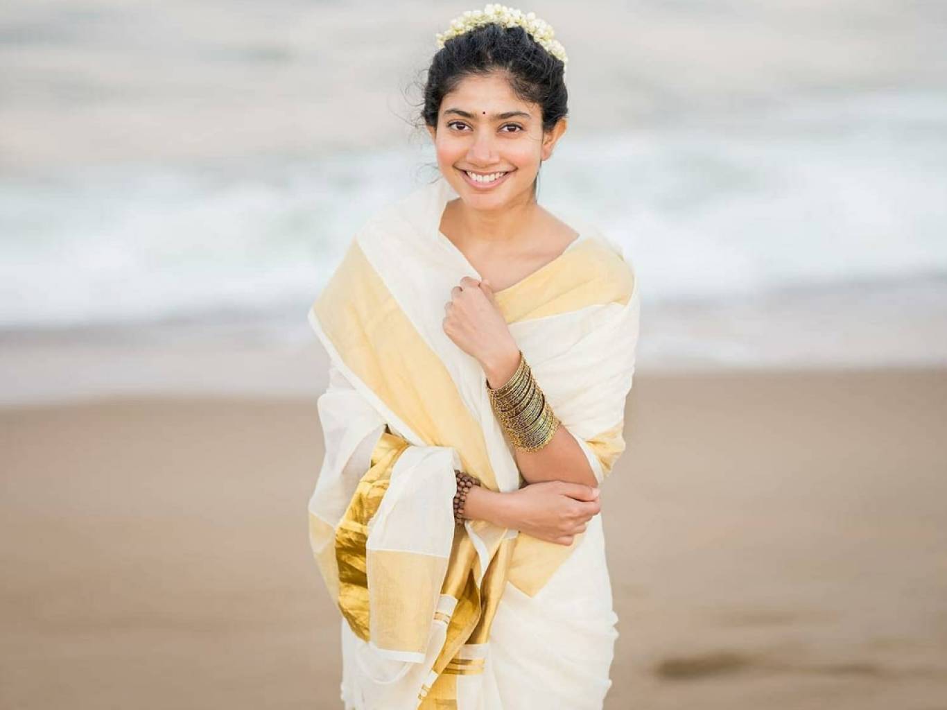 బాత్ టబ్‌లో సాయి పల్లవి.. వైరల్ అవుతోన్న పిక్స్.. – News18 తెలుగు