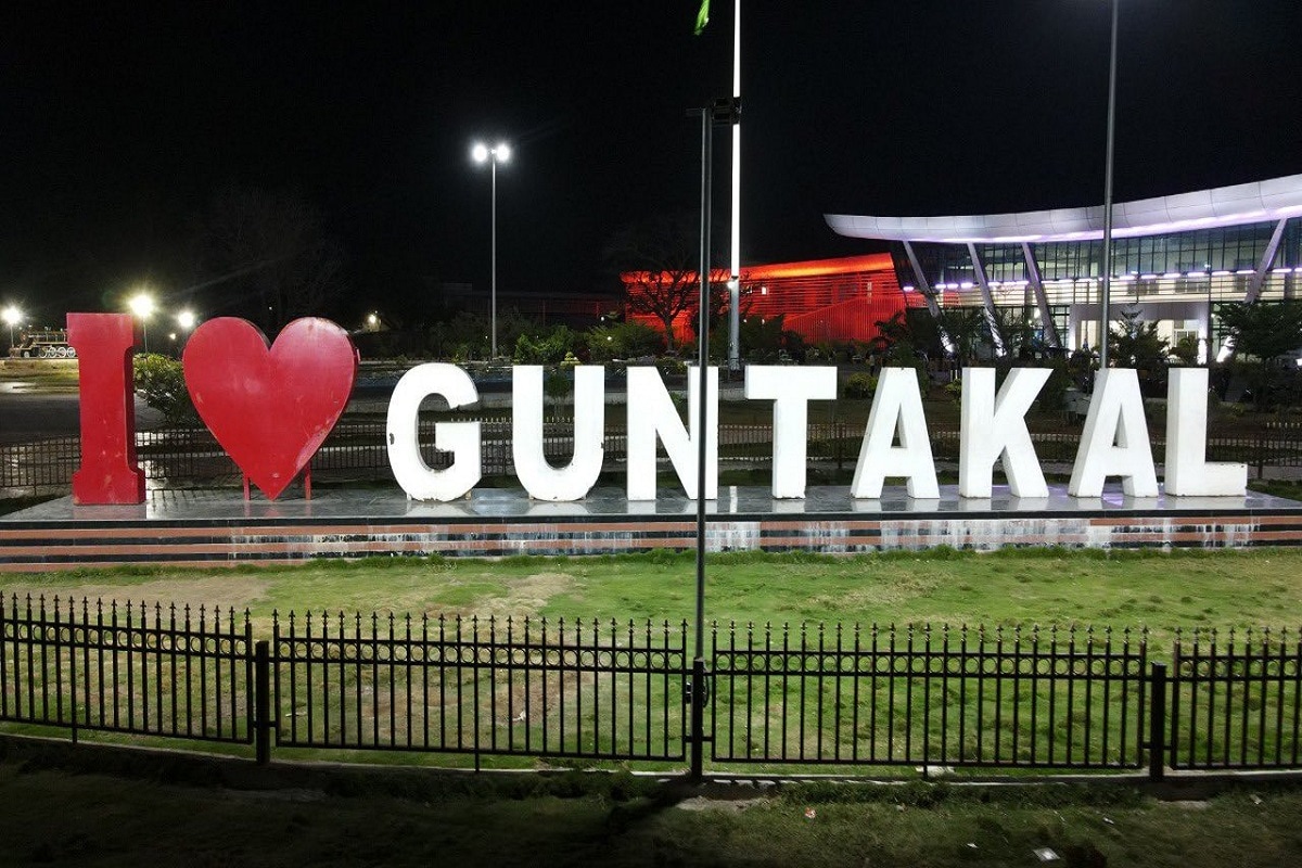 Ministry of Railways gives magnificent look to Guntakal Railway station ...