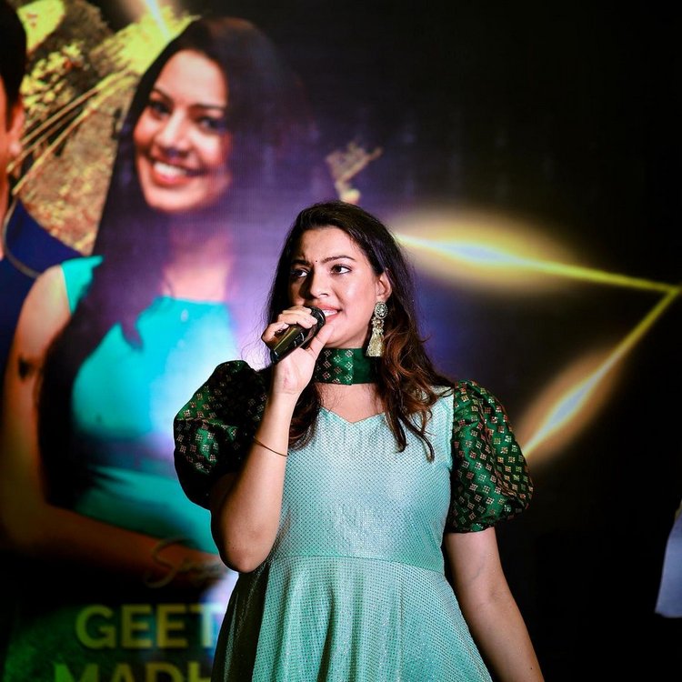 Singer Geetha Madhuri: అదిరిపోయే డ్రెస్‌లో సింగర్ గీతా మాధురి లేటెస్ట్ ...