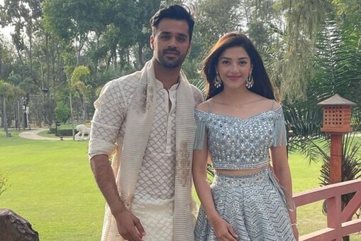 Mehreen Pirzada : కాబోయే భర్తతో మెహ్రీన్.. మార్చి 12 నిశ్చితార్థం ...