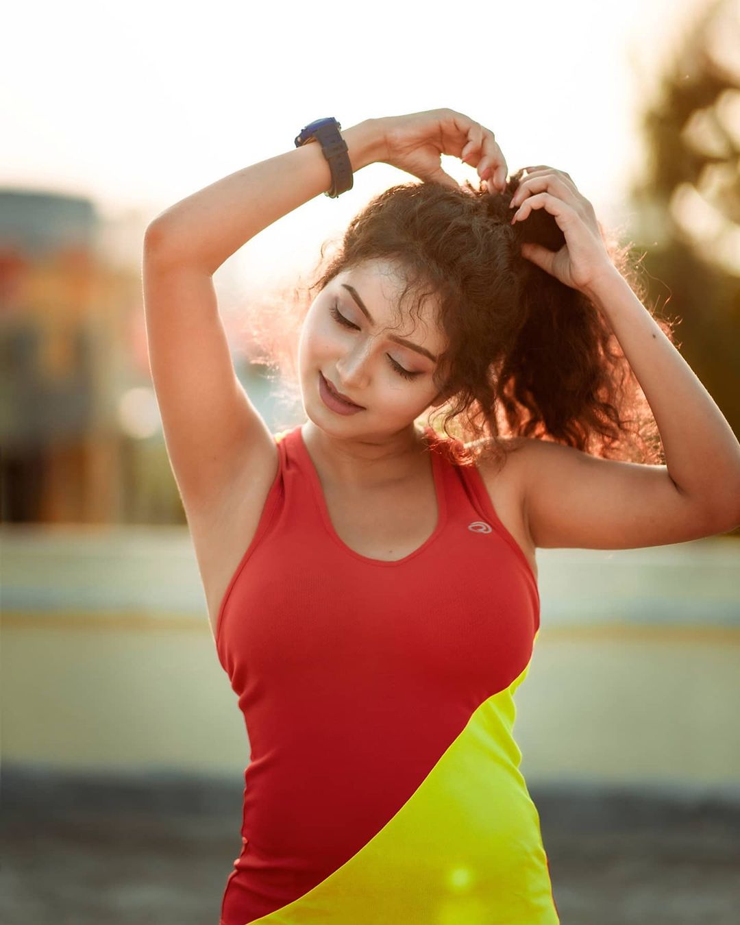 Sayani Pradhan: చీరకట్టుతోనే కాదు చిల్ అవుతూ కూడా చంపేసే బెంగాలీ ...