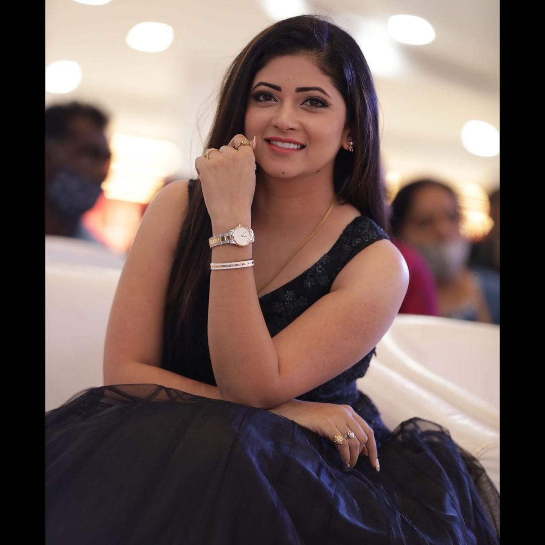 Pallavi Gowda: కోడె మురుగతో ప్రేక్షకుల ముందుకొస్తున్న పల్లవీ గౌడ... ఫుల్ ఫన్... – News18 తెలుగు