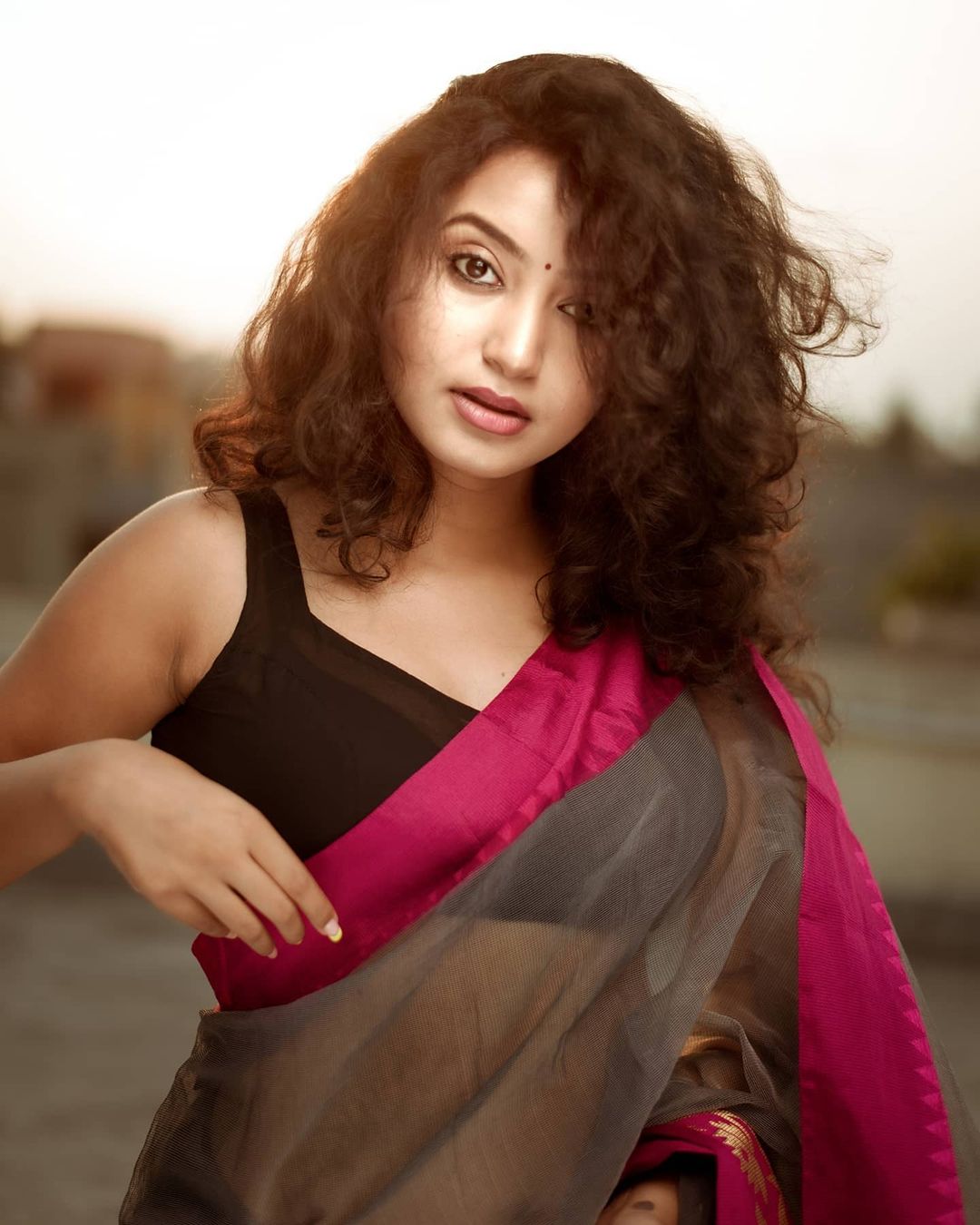 Sayani Pradhan: చీరకట్టుతో చంపేసే బెంగాలీ రసగుల్ల సయానీ... భలే ...