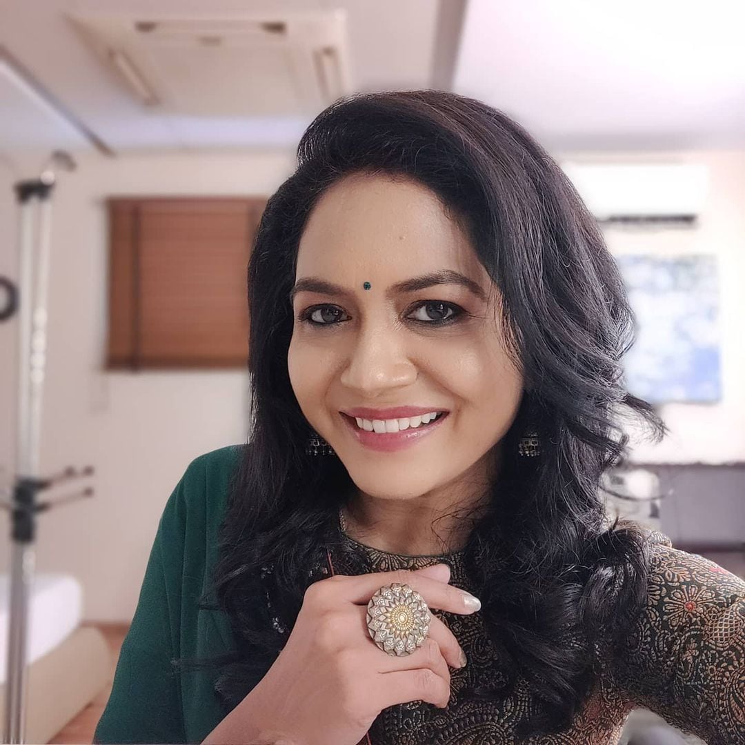 సింగర్ సునీత ఏంటి ఇంత క్యూట్‌గా మారిపోయింది.. మరి ఇంత అందమా? – News18 ...