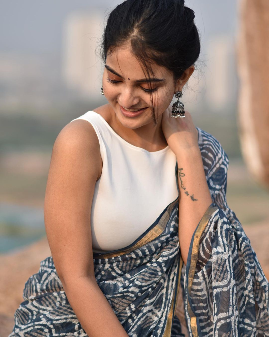 Ananya Nagalla : చీరలో వావ్ అనిపించిన తెలుగు అందం అనన్య నాగళ్ల.. అదిరిన ...