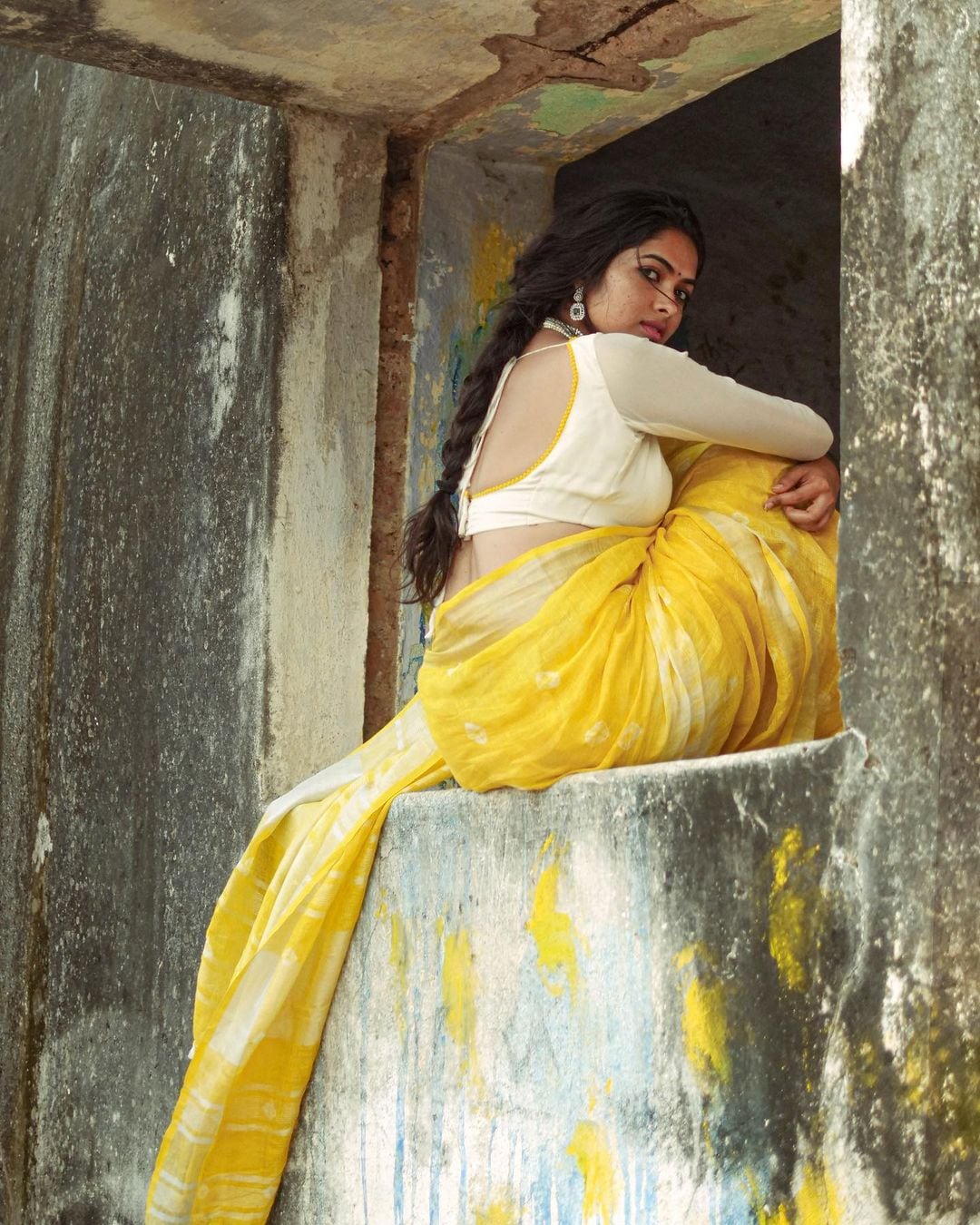 Divi Vadthya: చీరకట్టులో ఇంత హాట్‌గా ఎవరూ ఉండరేమో.. ఒంపు సొంపులతో దివి ...