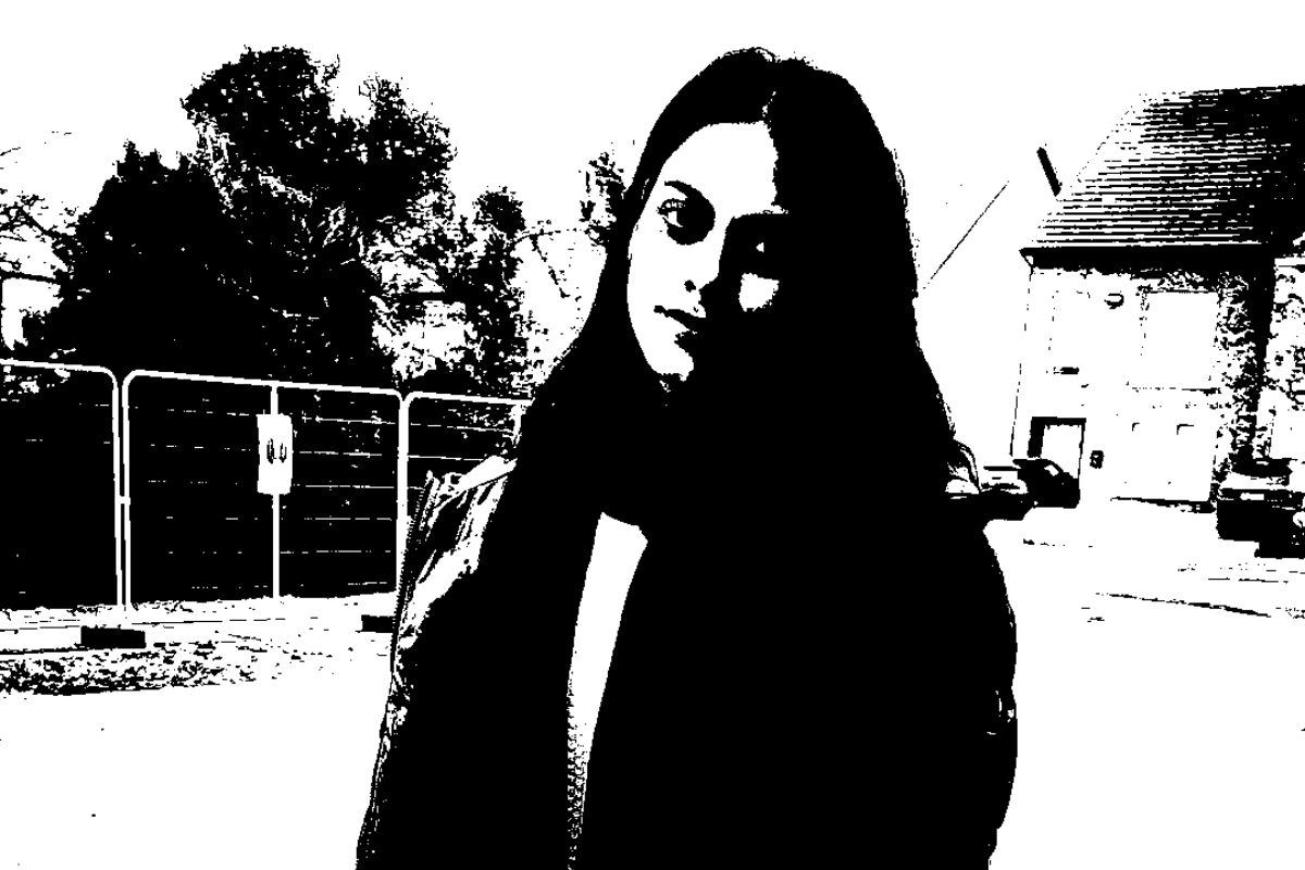 సోషల్ మీడియాలో వైరల్ అవుతోన్న సునీత నగ్న ఫోటోలు.. – News18 తెలుగు