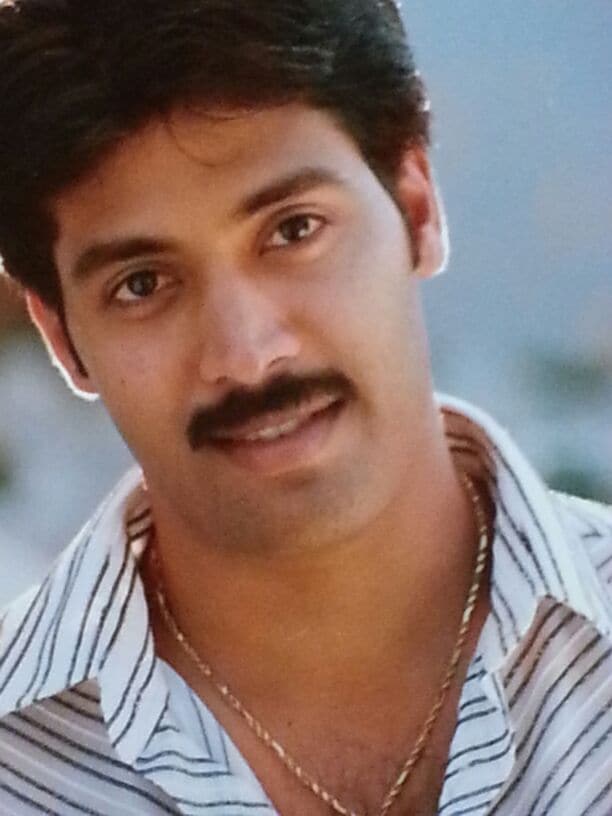 Anandam hero Akash: ‘ఆనందం’ హీరో ఆకాశ్ ఆస్తులు తెలుసా.. ఆ దేశంలో భారీగా ...