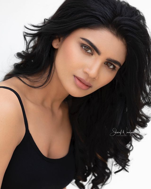 Jabardasth Varsha: సమంతలా మారిపోయిన జబర్దస్త్ వర్ష.. అసలు బట్టలేసుకుందా ...