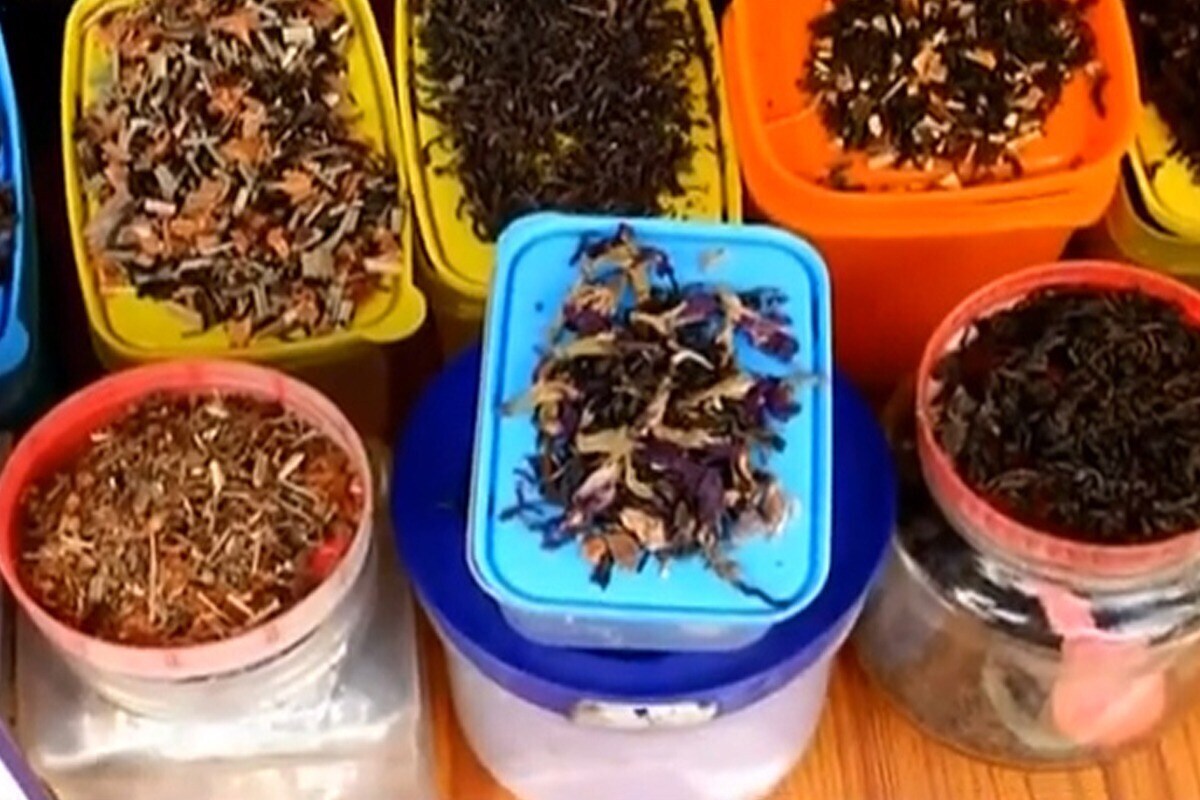 Tea Rs.1000: రోడ్డు పక్కన టీ బండి... ఒక్కో టీ రూ.1000... ఎందుకంటే ...