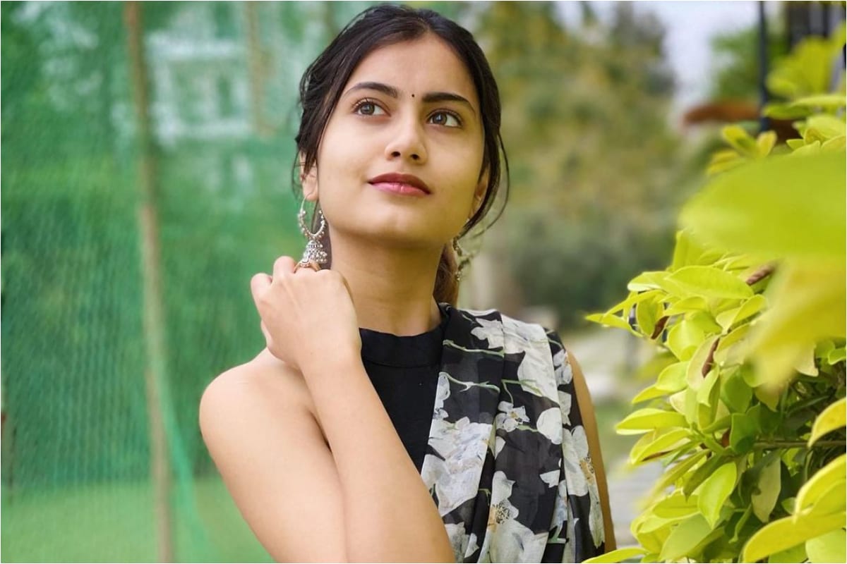 టిక్ టాక్ స్టార్‌‌ వర్షిణి బ్యూటీఫుల్ పిక్స్.. – News18 తెలుగు