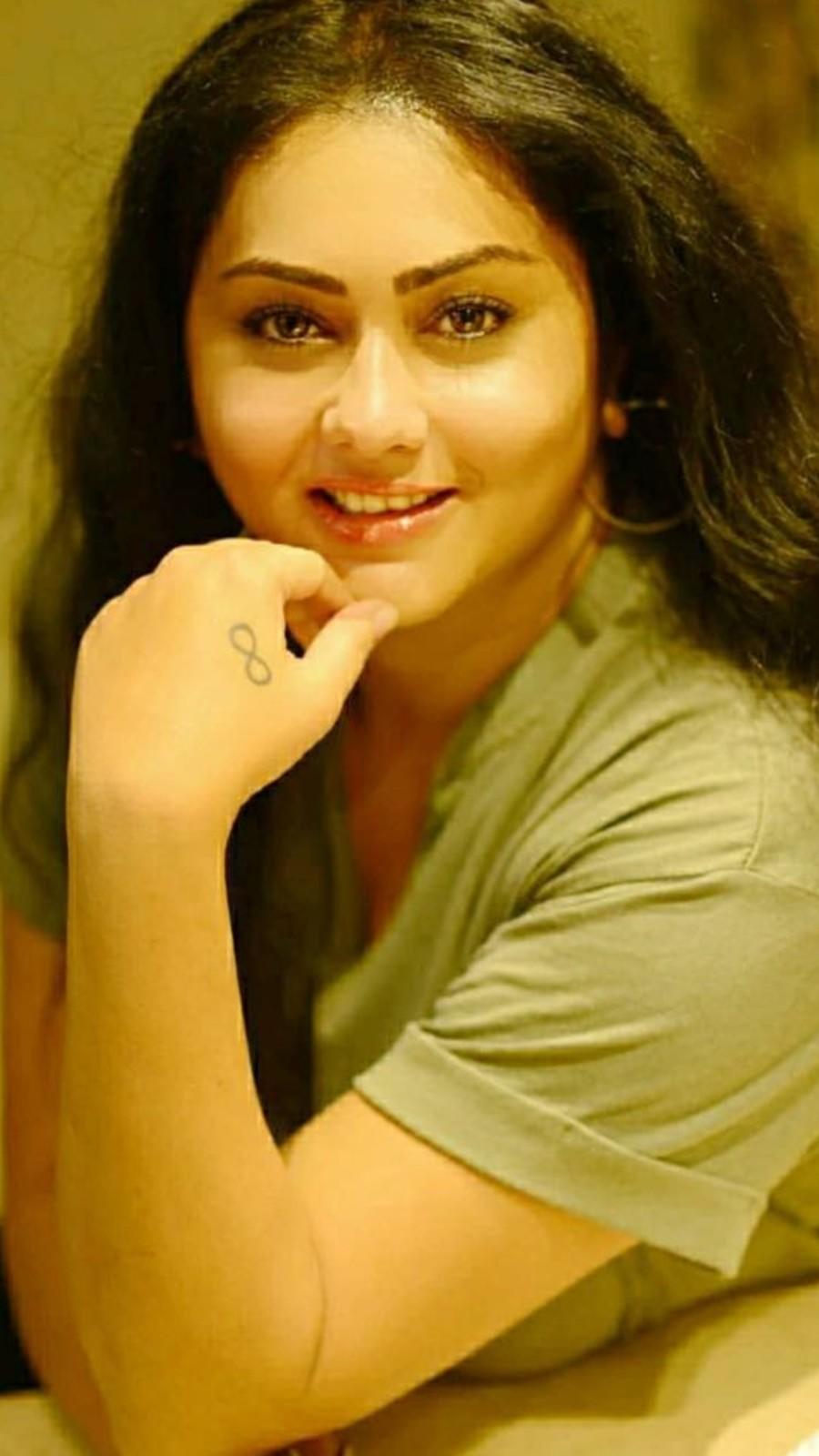 Namitha: నమిత భారీ ఎద అందాలను చూస్తే..ఆహా అనకుండా ఉండలేరు – News18 తెలుగు