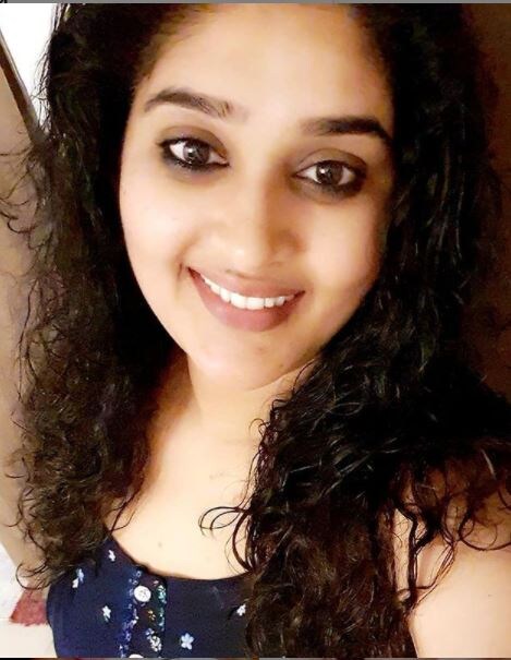 నడుముపై పుట్టు మచ్చ చూపిస్తోన్న క్యారెక్టర్ ఆర్టిస్ట్ ప్రియా..హాట్ ...