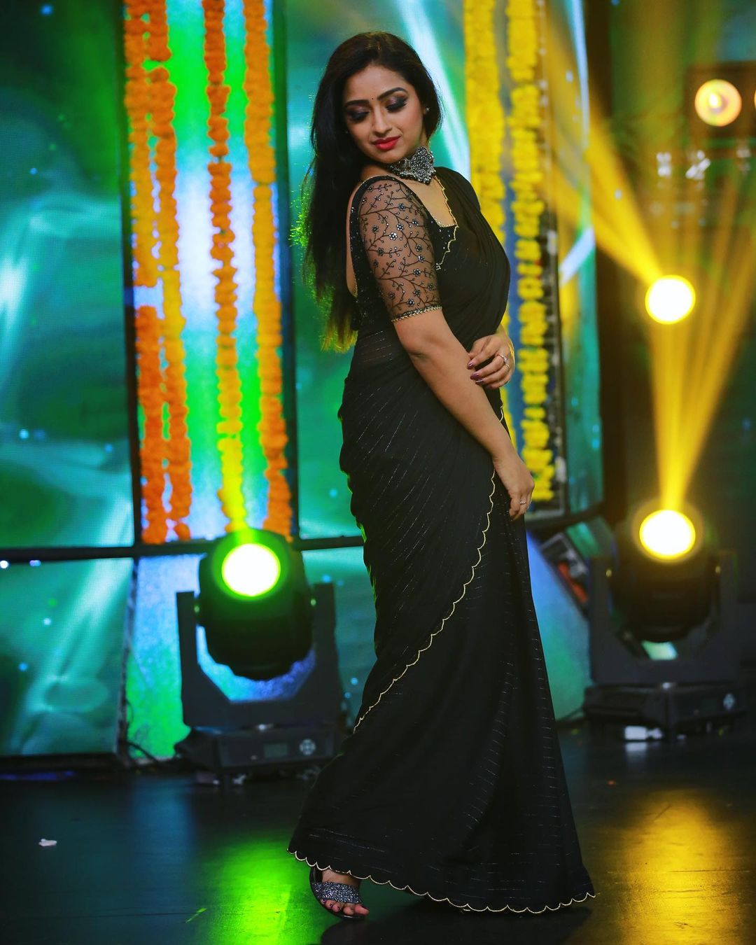 నల్ల చీరలో మతి పోగొడుతున్న సీరియల్ నటి.. ఈ ఫోటోలు చూస్తే? – News18 తెలుగు