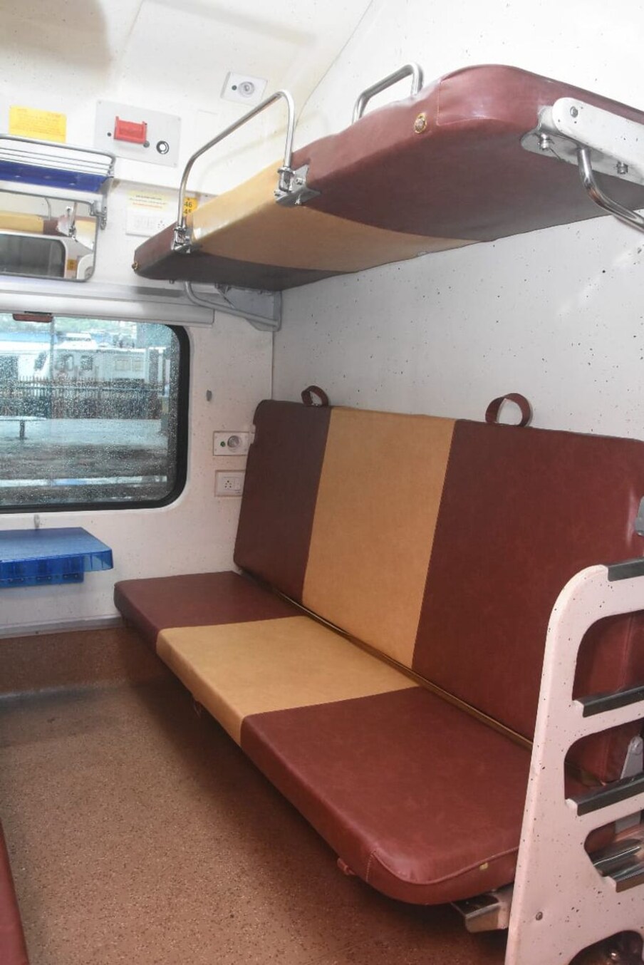 Indian Railways introduces Tejas type sleeper coaches for Rajdhani ...