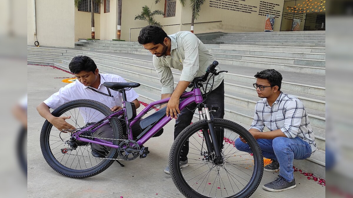 E-cycle: విద్యార్థులు తయారుచేసిన ఎలక్ట్రిక్ సైకిల్.. అదిరిపోలా!