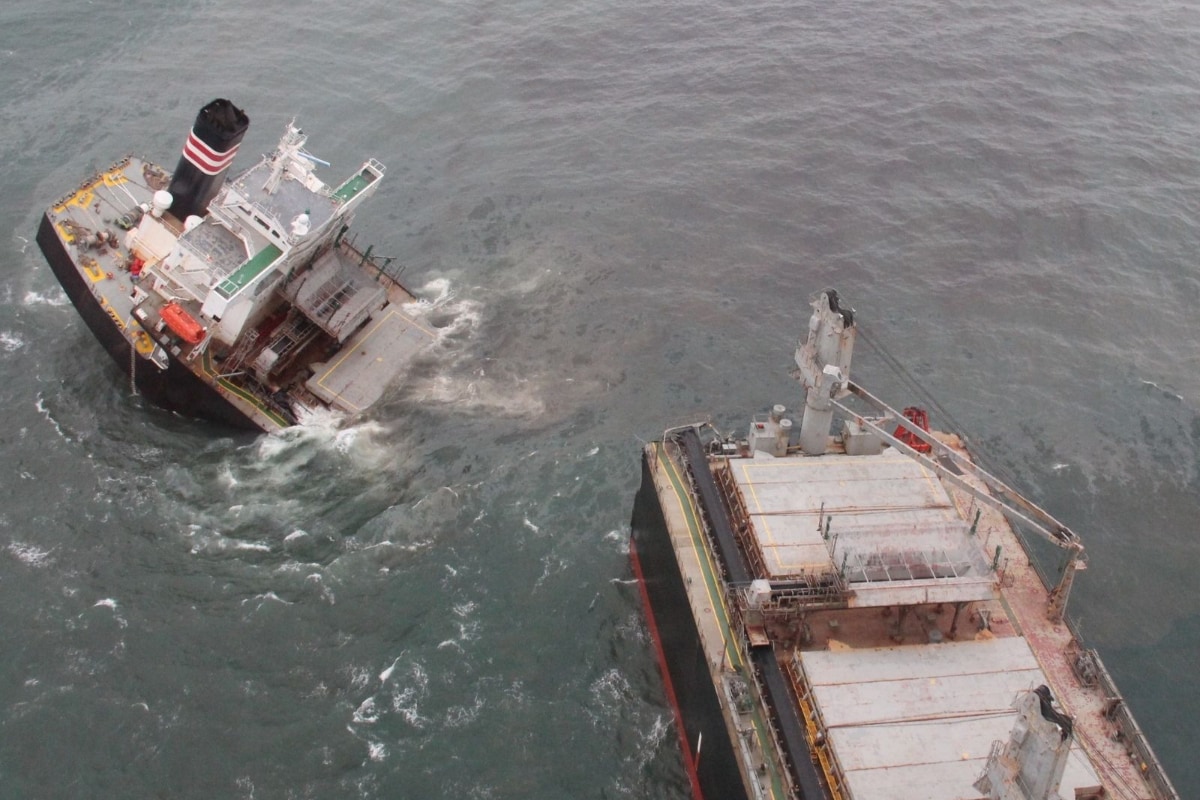 Japan Cargo Ship: అచ్చం టైటానిక్‌లానే జరిగింది.. సముద్రంలో రెండు ...