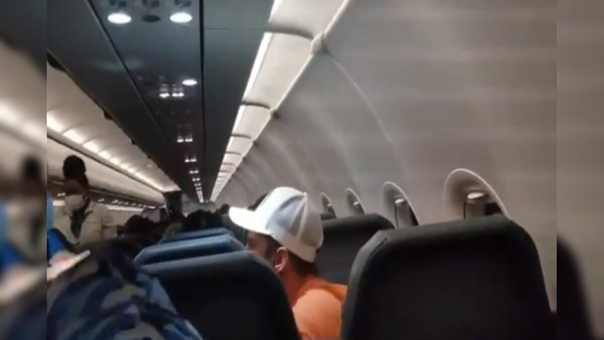 Video: ఫ్లైట్ అటెండెంట్స్‌తో అసభ్య ప్రవర్తన.. ఆ భాగాలను తాకుతూ వెకిలి ...