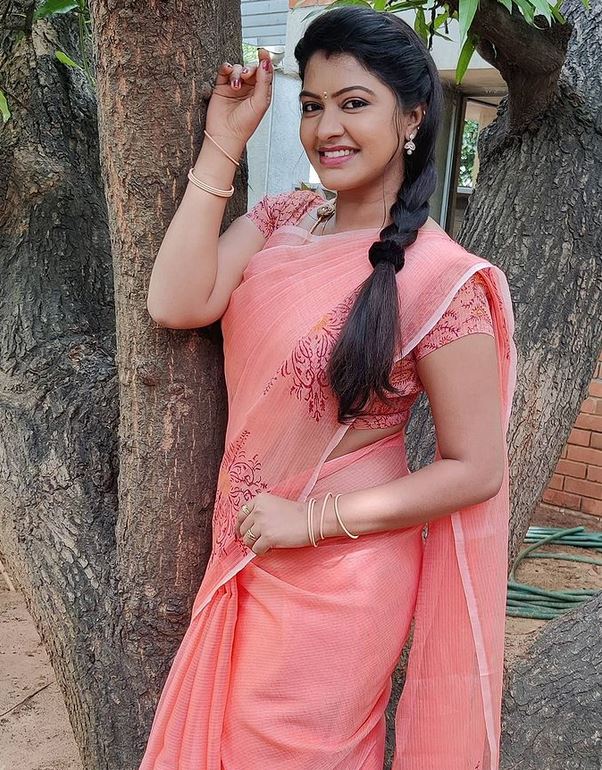 కొంచెం సాఫ్ట్.. కొంచెం హార్డ్.. దేనికైనా రెడీ అంటున్న రచిత మహాలక్ష్మి ...