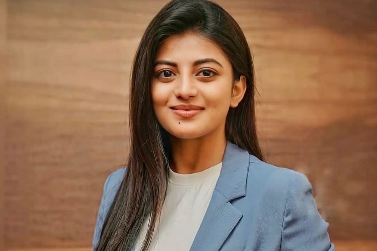 శ్రీదేవి సోడా సెంటర్ హీరోయిన్ ఆనంది బ్యూటీఫుల్ పిక్స్.. – News18 తెలుగు