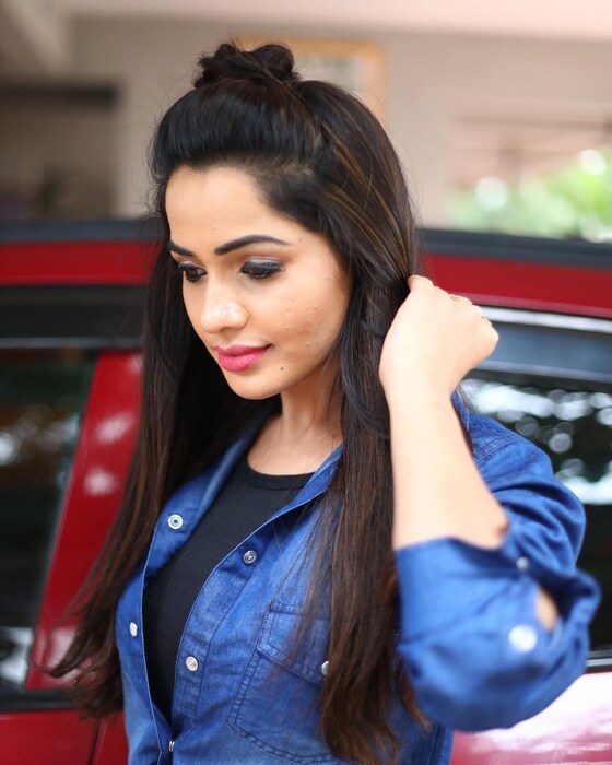 పలుచని చీరలో మోనిత సోకుల విందు.. నాభి అందాలతో రచ్చ.. పిక్స్ వైరల్..