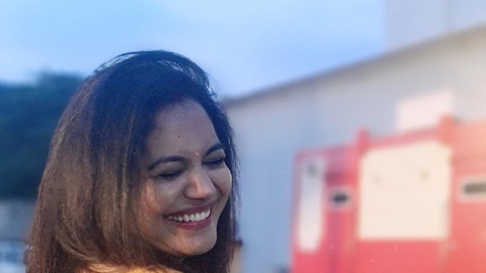 Singer Sunitha : చిరునవ్వుతో కనికట్టు చేస్తోన్న సింగర్ సునీత.. ఇలా ...