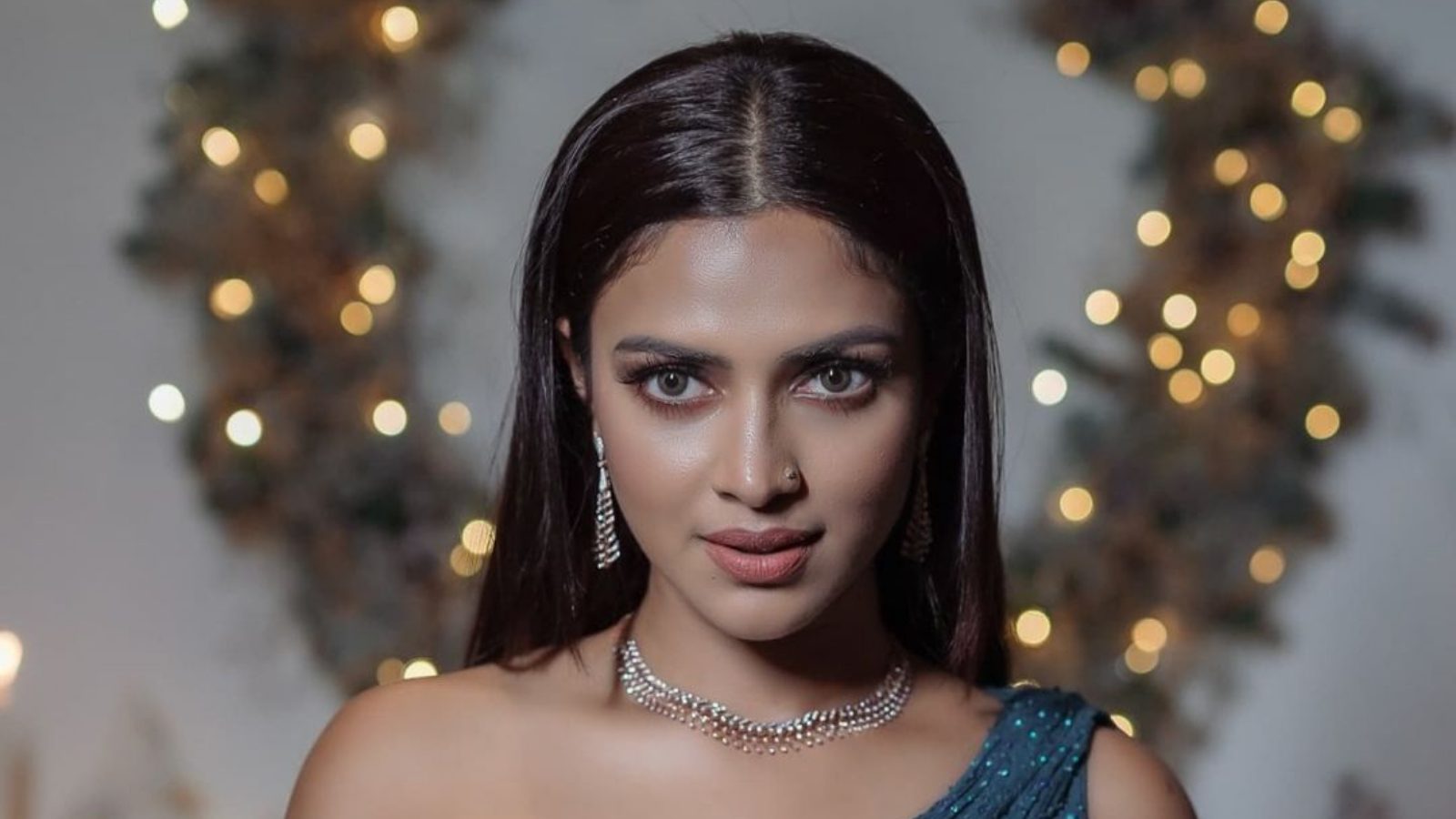 Amala Pual Pics: కుర్రకారుపై అమలా పాల్ అందాల దాడి.. ఎల్లోరా శిల్పం ...