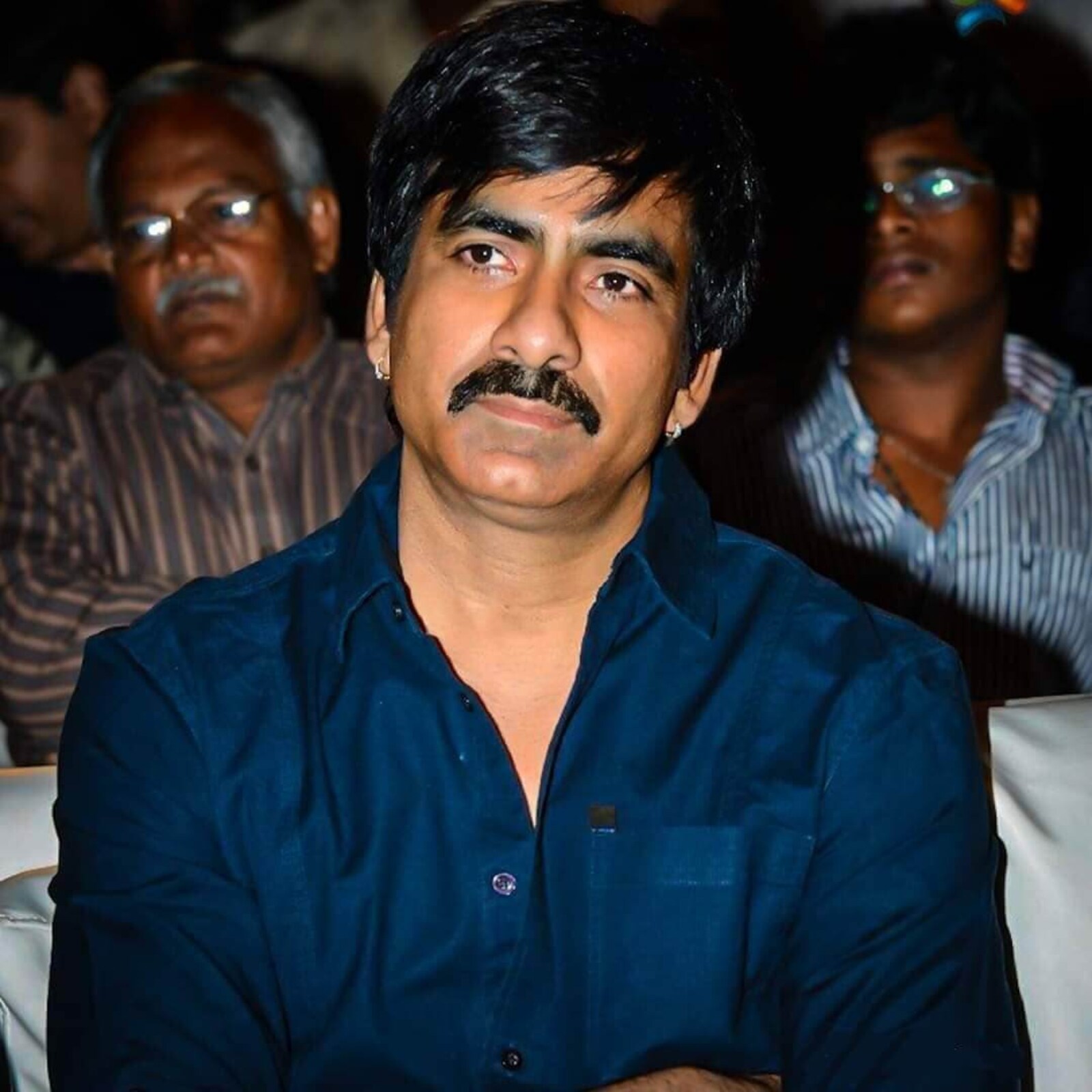 Ravi Teja: రవితేజ కాళ్ళు పట్టుకున్న ఆ టాలీవుడ్ సీనియర్ నటుడు.. కారణమిదే ...