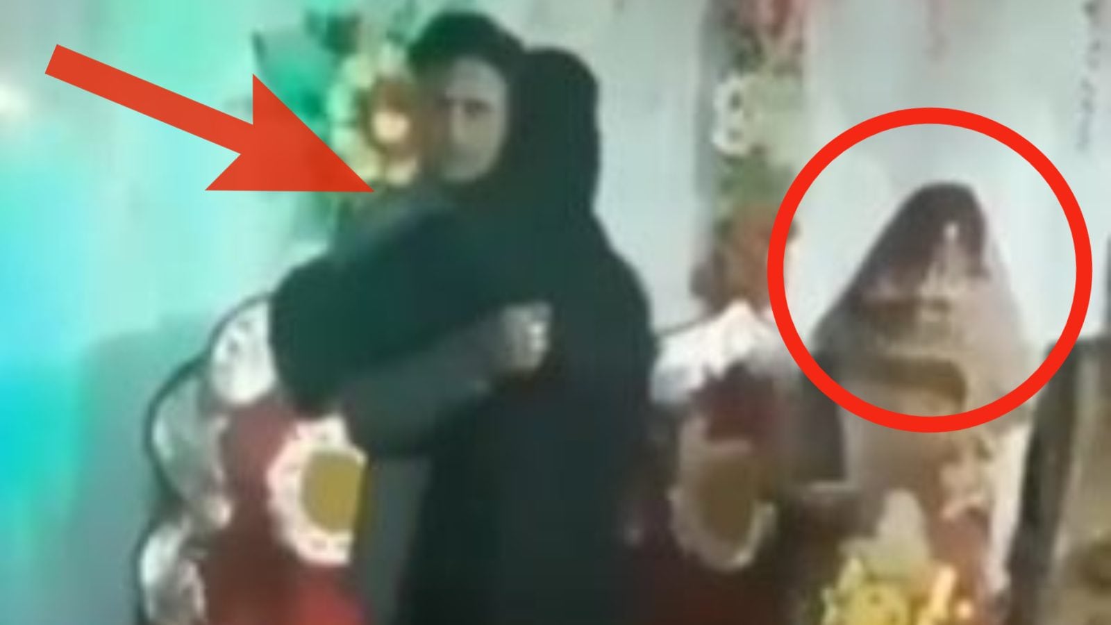 Viral Video : పెళ్లి స్టేజీ మీదే వరుణ్ని వాటేసుకున్న వేరే అమ్మాయి ...