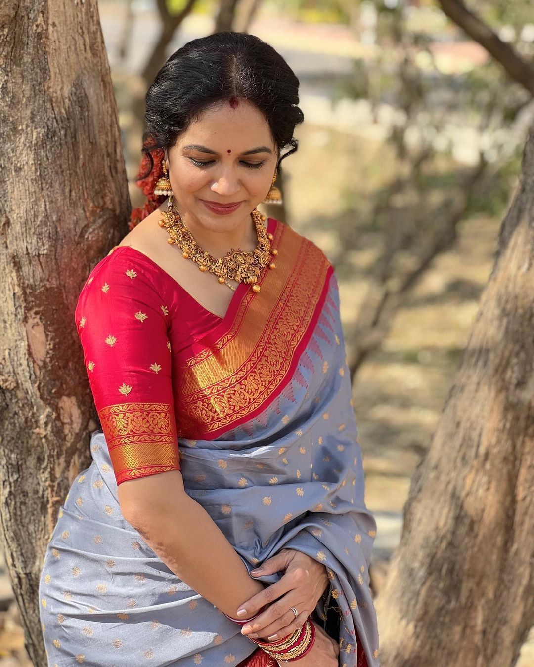 Singer Sunitha : సాంప్రదాయ దుస్తుల్లో మరింత అందంగా సింగర్ సునీత ...